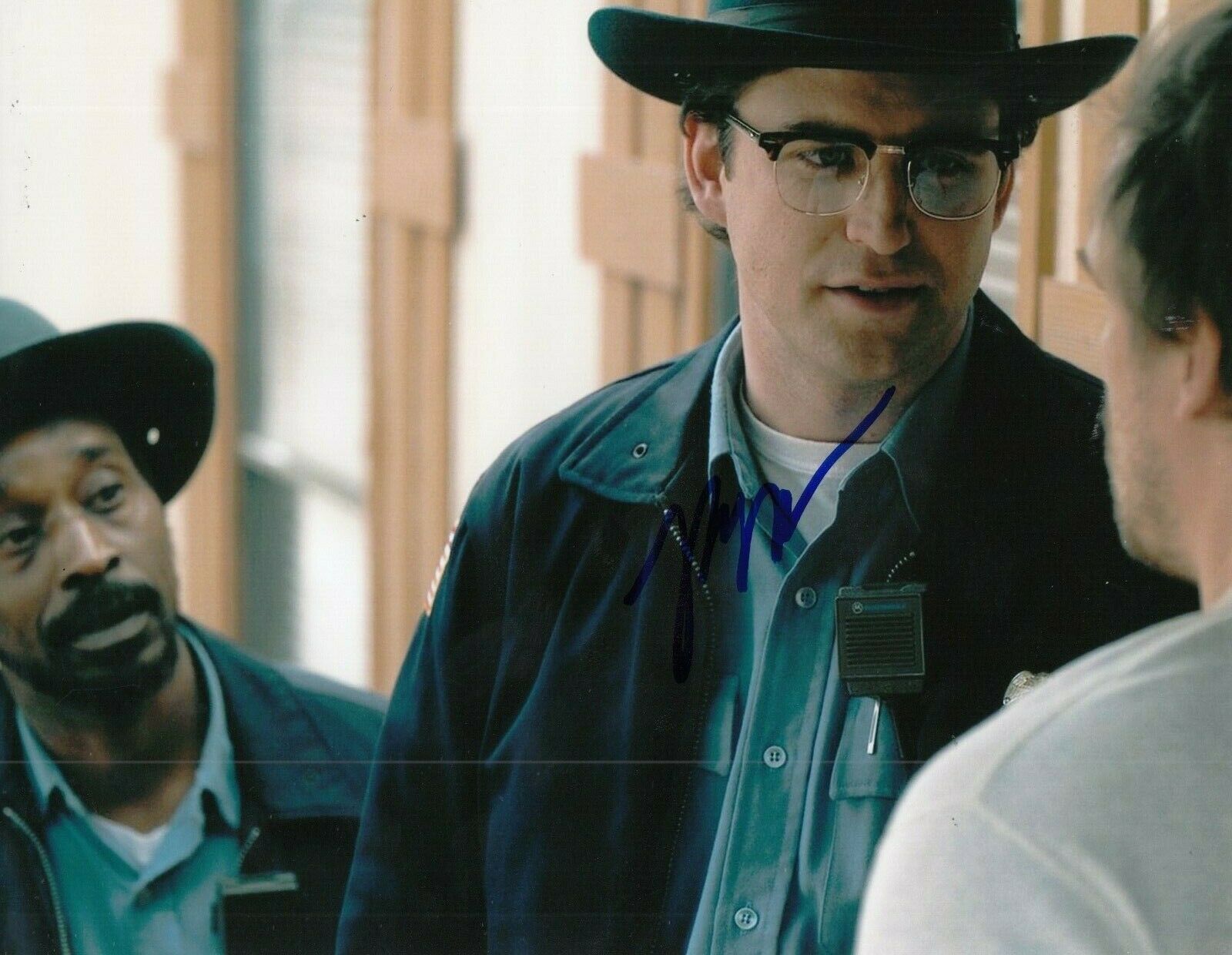 JOHN REYNOLDS signed (STRANGER THINGS) 8X10 photo *OFFICER CALLAHAN* W ...