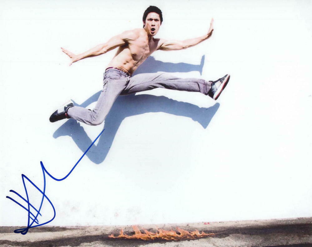 HARRY SHUM JR SIGNED AUTOGRAPH 8X10 PHOTO - SHAWDOWHUNTERS SHIRTLESS ...