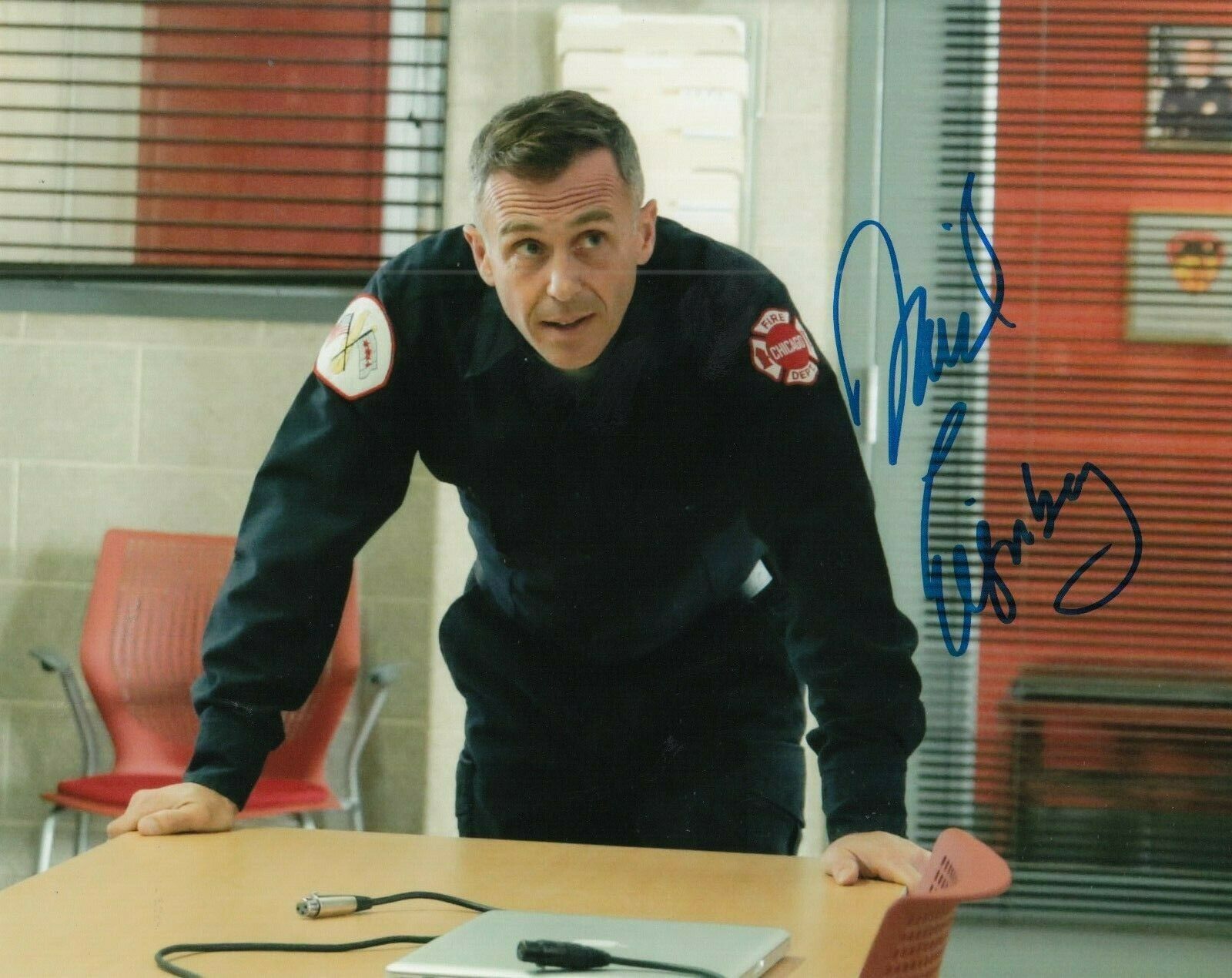 DAVID EIGENBERG signed (CHICAGO FIRE) TV SHOW 8X10 *Christopher Hermann ...