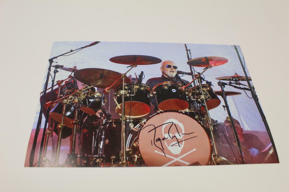 ROGER TAYLOR SIGNED AUTOGRAPH 8X10 PHOTO - QUEEN DRUMMER, A NIGHT AT ...