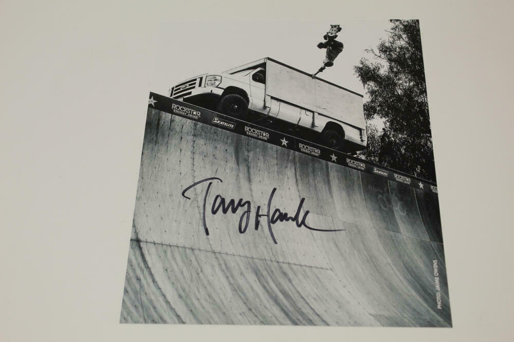 TONY HAWK SIGNED AUTOGRAPH 8X10 PHOTO - PRO SKATER, SKATEBOARD LEGEND ...