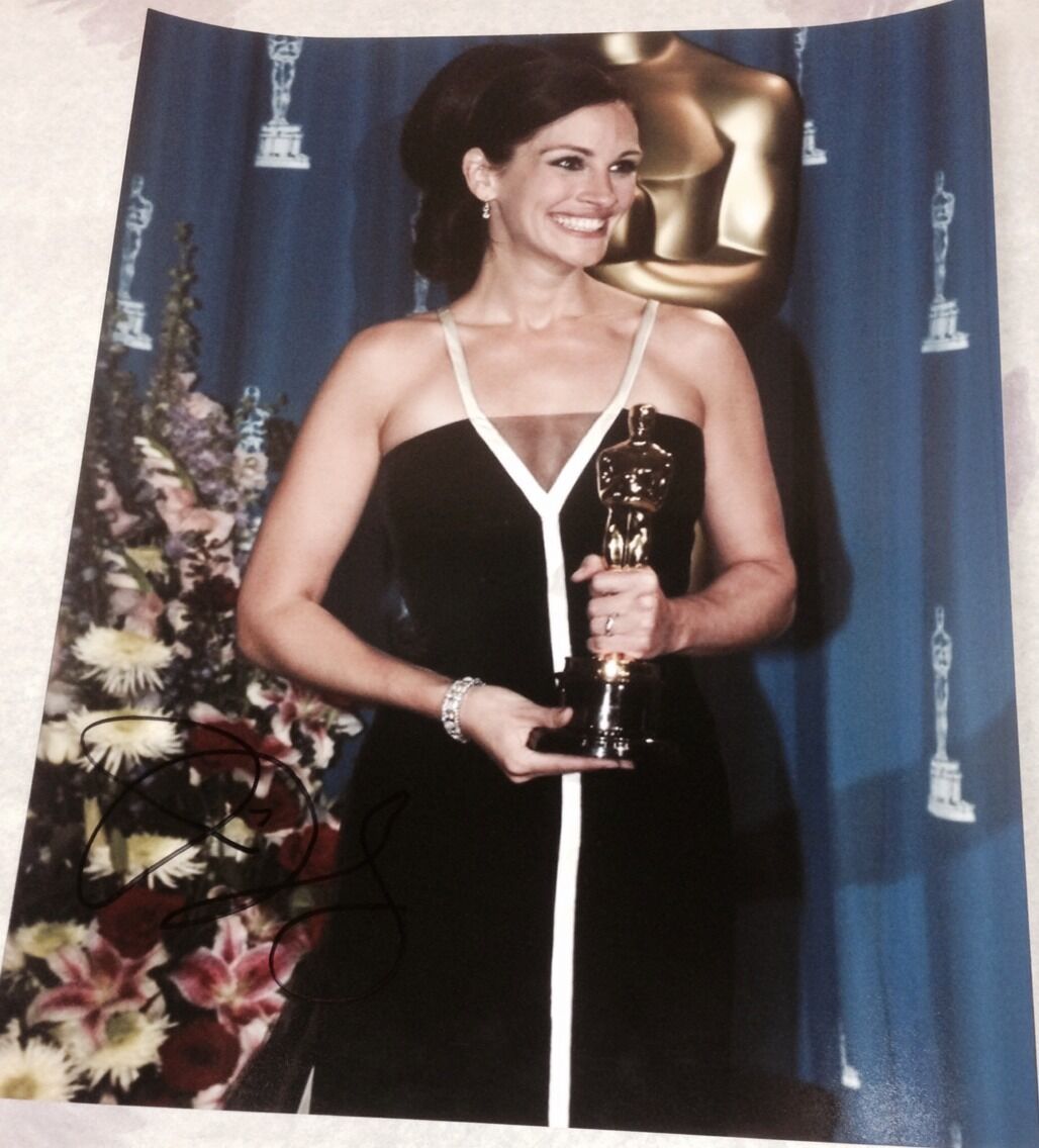 JULIA ROBERTS SIGNED AUTOGRAPH CLASSIC POSE OSCARS TROPHY SMILE 11x14 ...