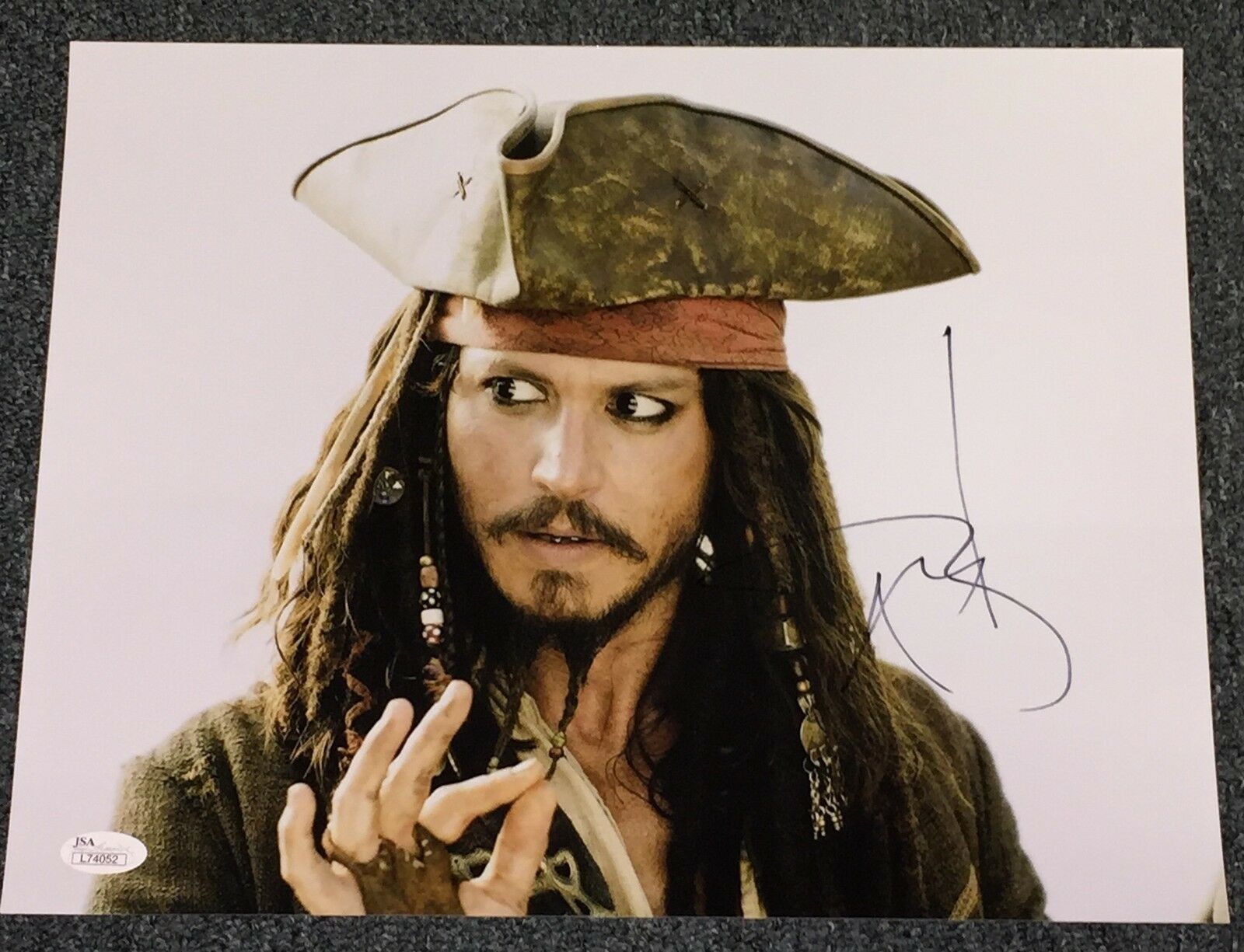 JOHNNY DEPP SIGNED AUTOGRAPH "PIRATES" CLASSIC JACK POSE 11X14 PHOTO ...