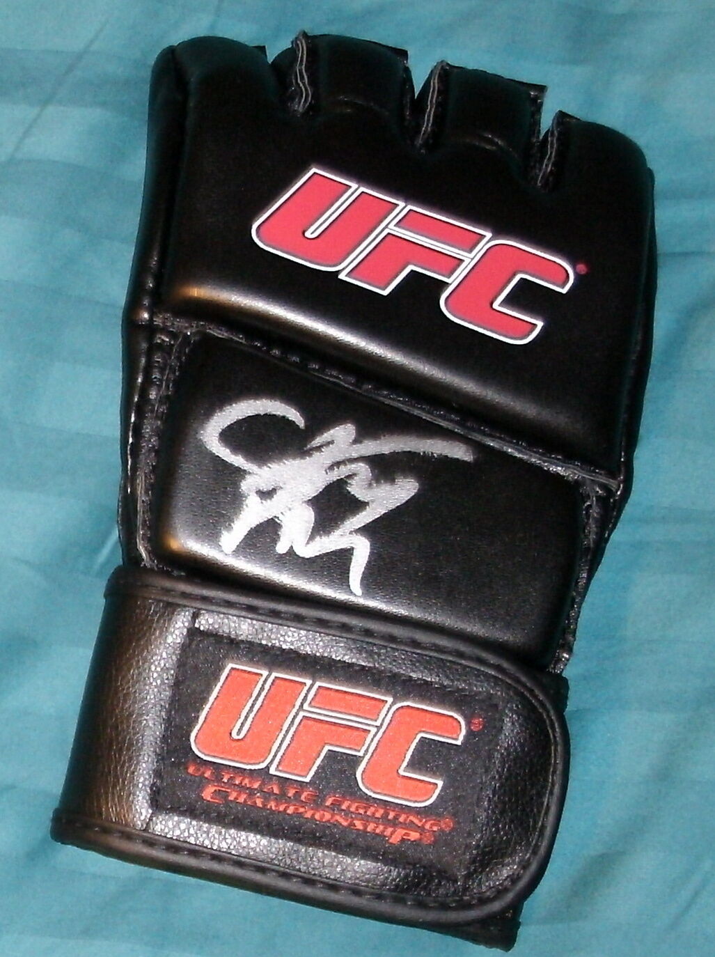 CM PUNK SIGNED AUTOGRAPH RARE OFFICIAL NEW UFC BLACK LEATHER GLOVE WITH ...