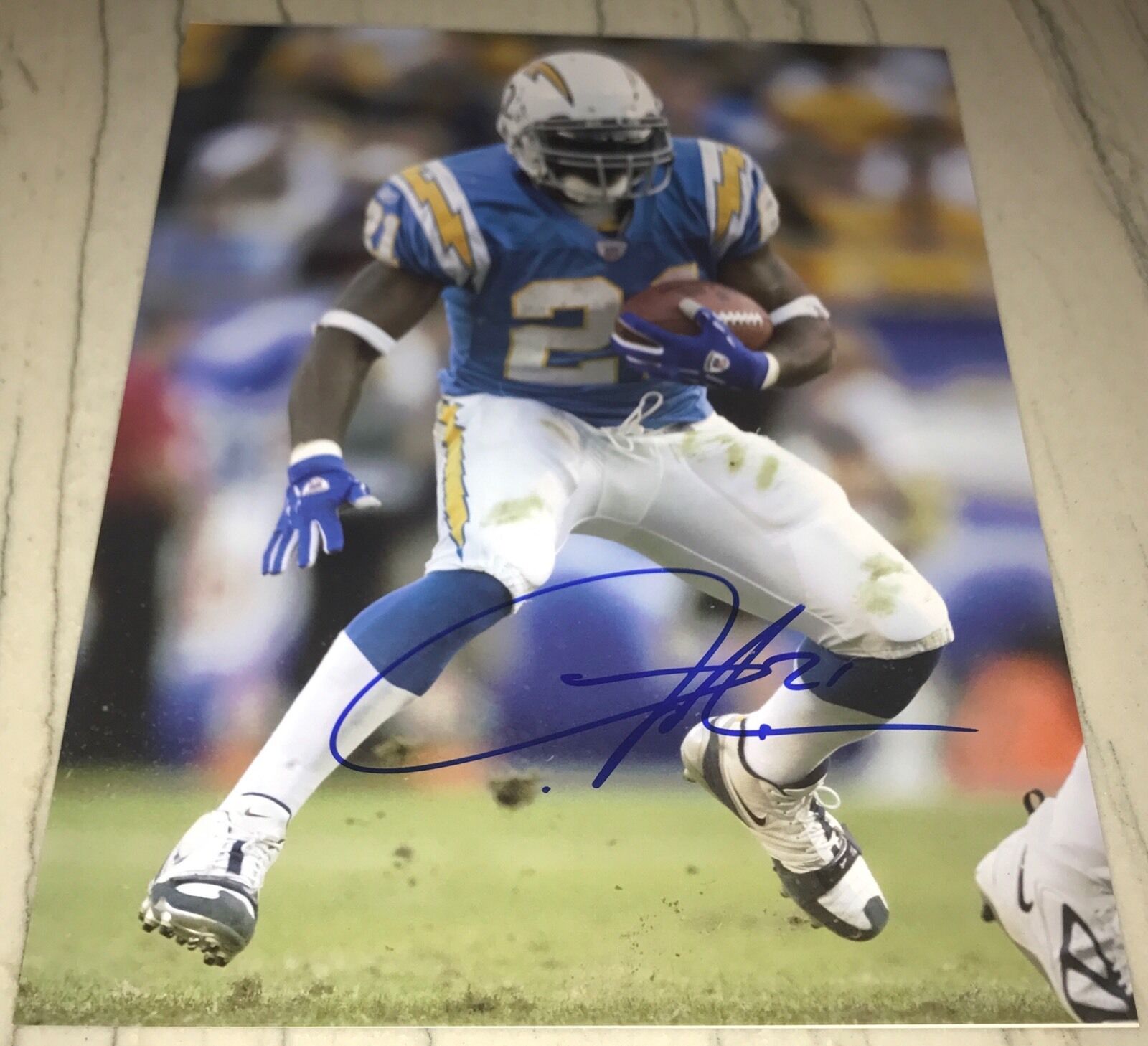 LADAINIAN TOMLINSON SIGNED AUTOGRAPH ACTION POSE CHARGERS LEGEND 11X14 ...