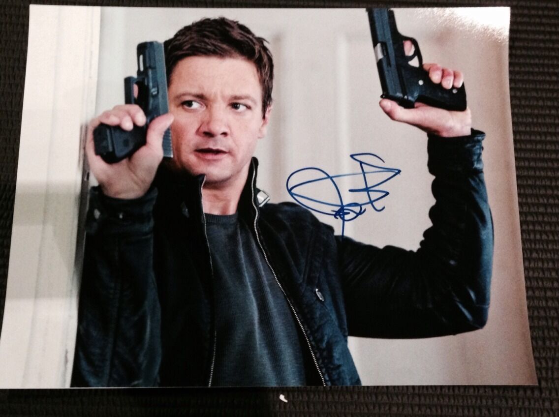 JEREMY RENNER SIGNED AUTOGRAPH "BOURNE LEGACY" CLASSIC TWO GUNS 11x14 ...