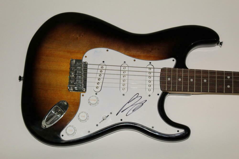 LUKE BRYAN SIGNED AUTOGRAPH FENDER BRAND ELECTRIC GUITAR - TAILGATES ...