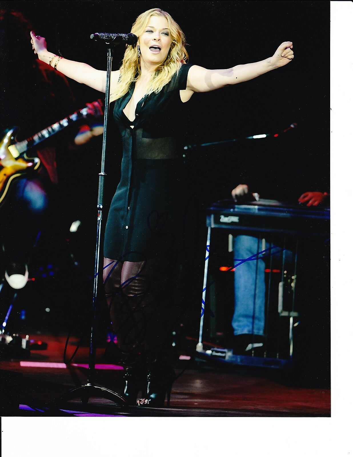 LEANN RIMES SIGNED IN CONCERT 8X10 Collectible Memorabilia | Autographia