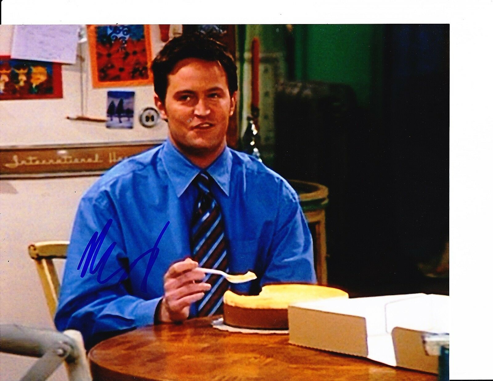 FRIENDS MATTHEW PERRY SIGNED EATING 8X10 Collectible Memorabilia ...