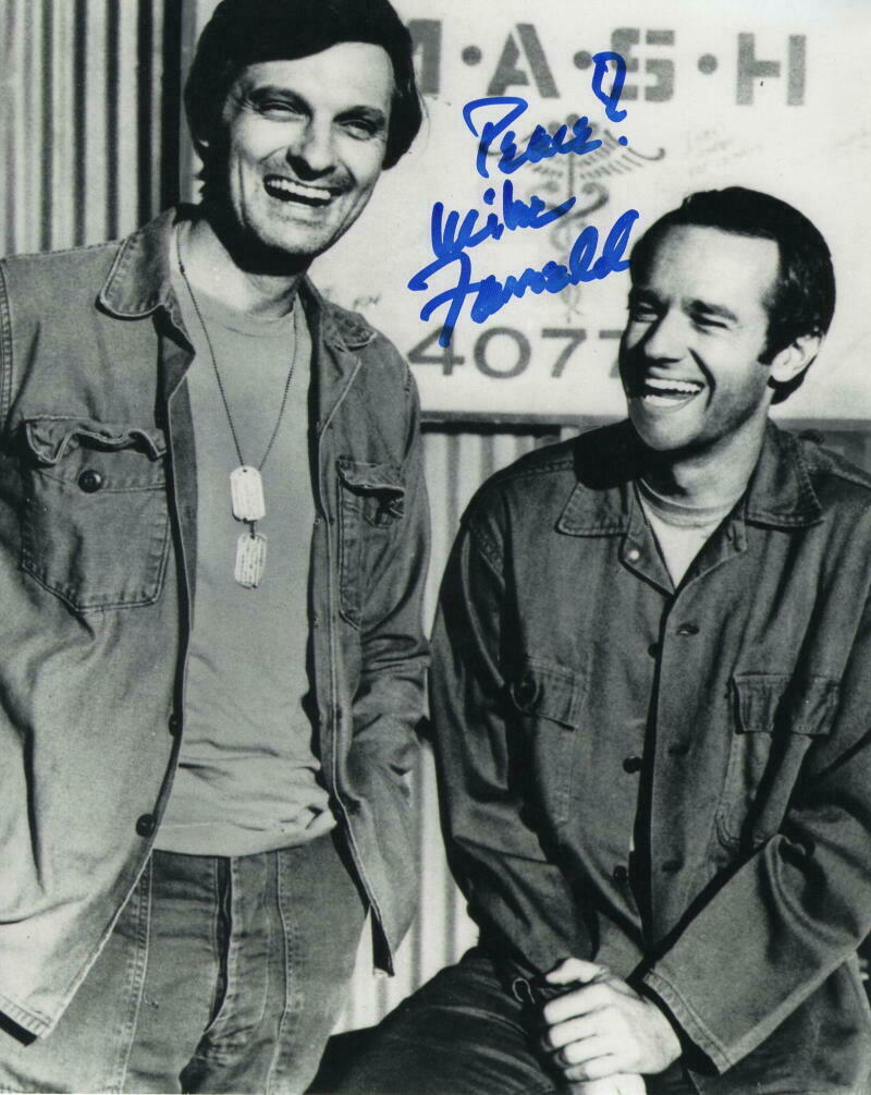 MIKE FARRELL SIGNED AUTOGRAPH 8X10 PHOTO - M*A*S*H CAPT BJ HUNNICUT W ...