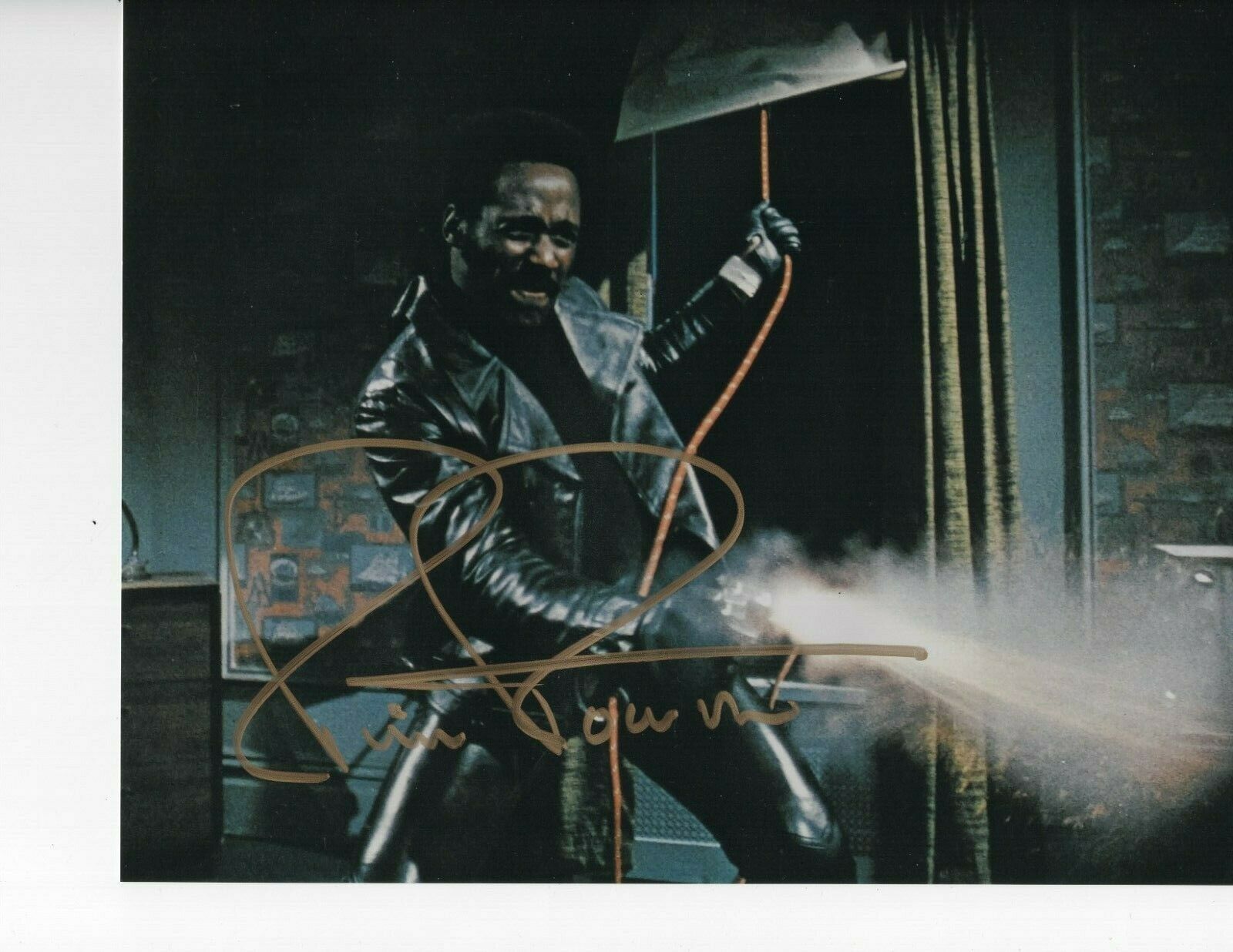RICHARD ROUNDTREE SIGNED SHAFT 8X10 SHOOTING GUN Collectible ...