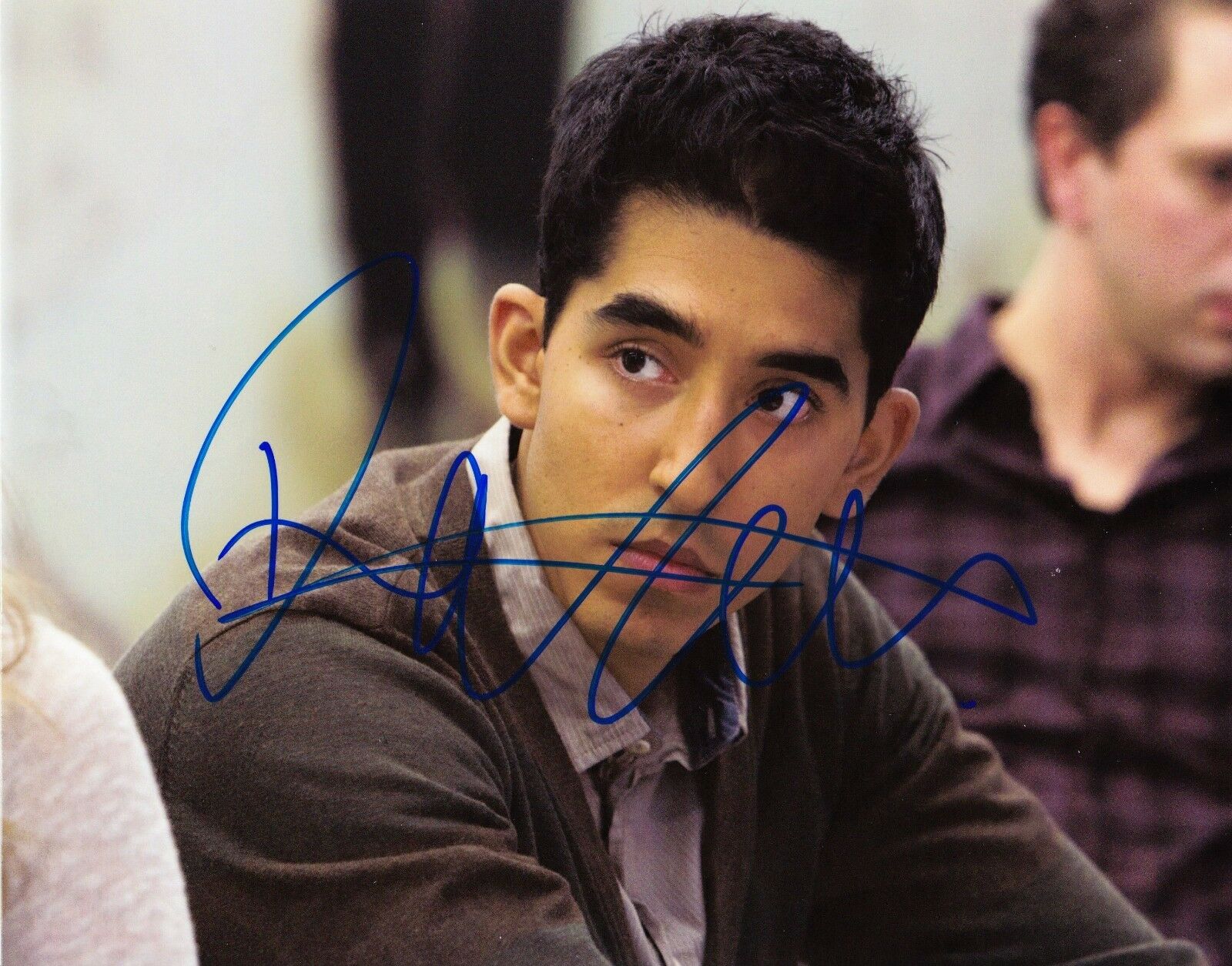 DEV PATEL SIGNED 8X10 PHOTO AUTHENTIC AUTOGRAPH THE NEWSROOM SLUMDOG ...
