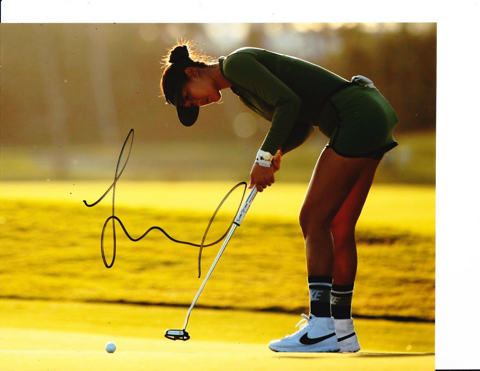 Lpga Superstar Michelle Wie Signed Bent Over Putting 8x10 Collectible Memorabilia Autographia