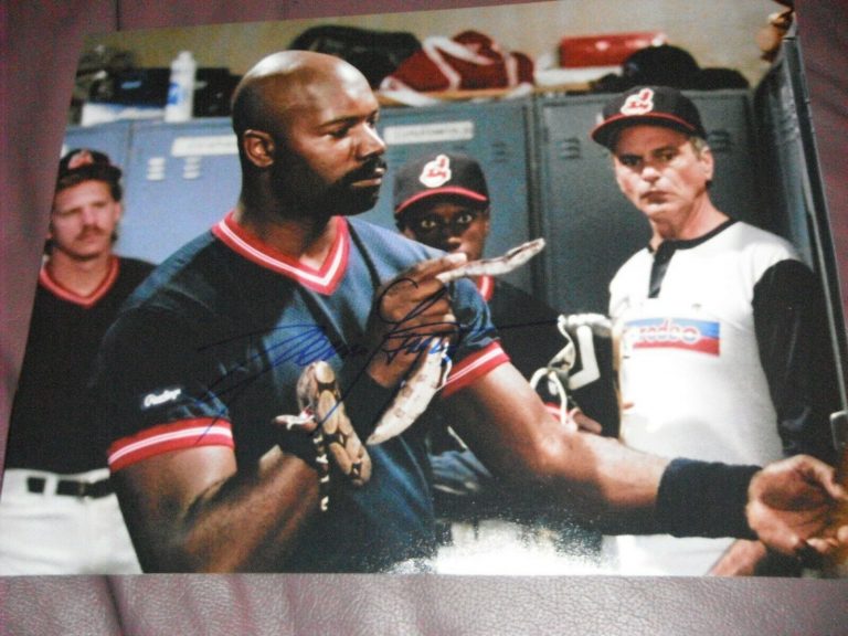 MAJOR LEAGUE DENNIS HAYSBERT SIGNED PEDRO CERRANO HOLDING SNAKE 11X14 ...