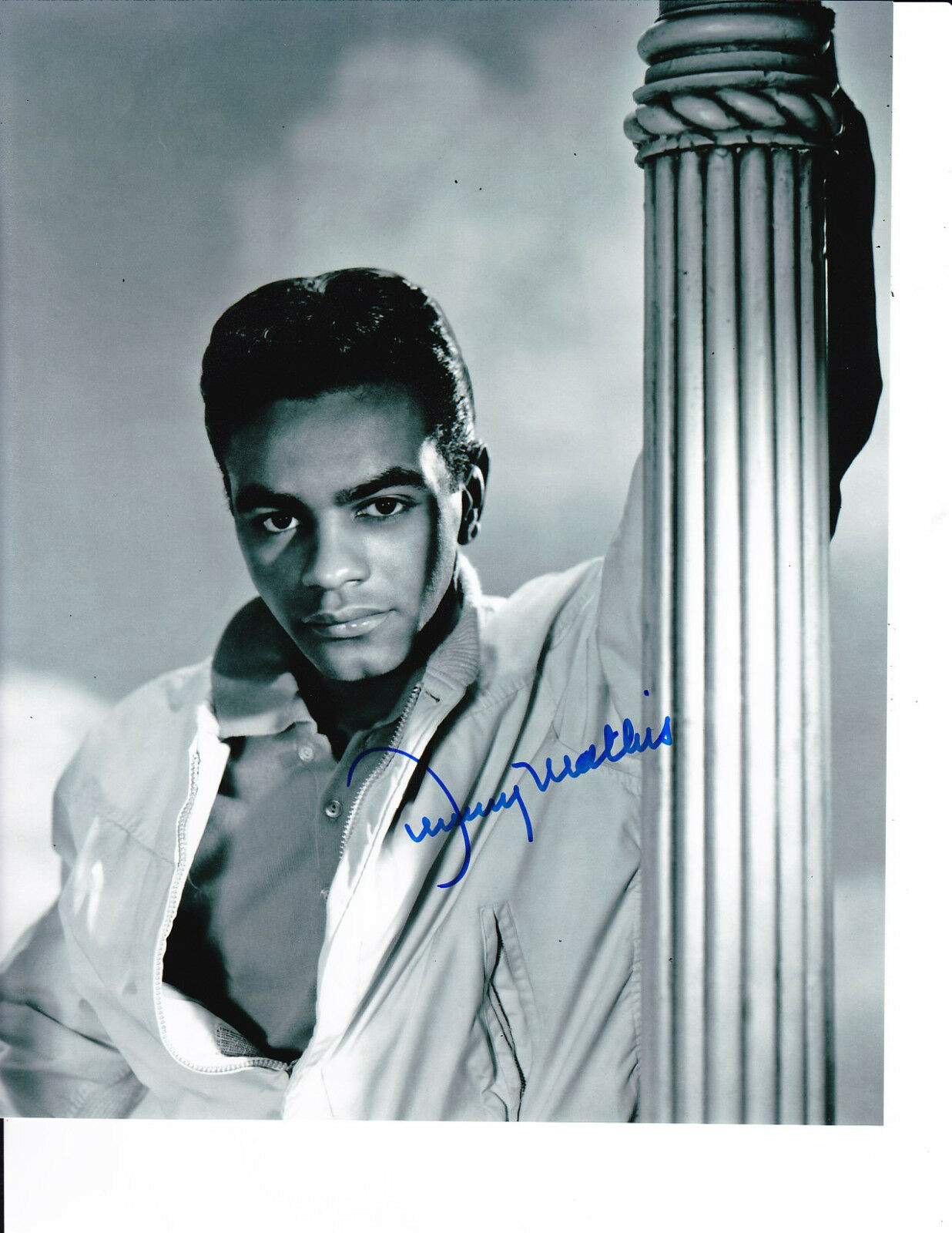 JOHNNY MATHIS SIGNED VINTAGE POSED LEANING ON COLUMN 8X10 CHRISTMAS ...