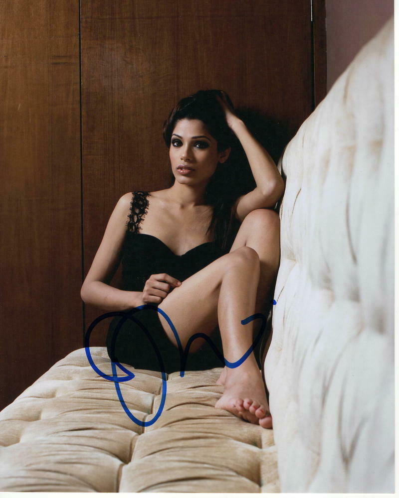 FREIDA PINTO - SIGNED AUTOGRAPHED 8x10 PHOTO - BAREFOOT BEAUTY, SEXY, HOT COLLECTIBLE ...