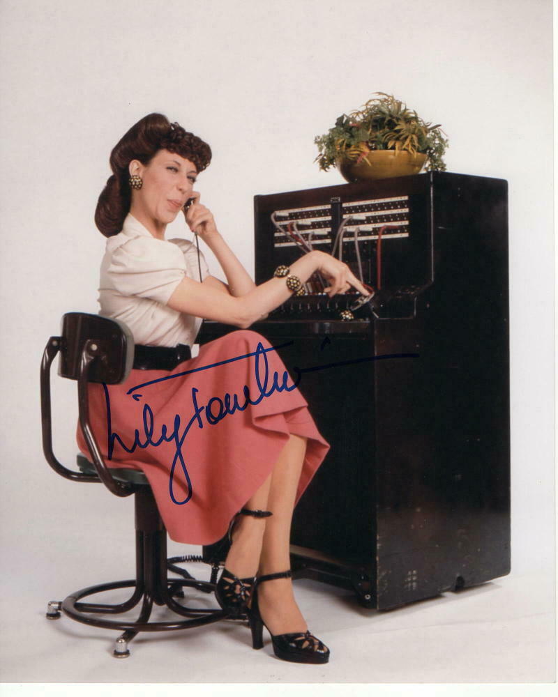 LILY TOMLIN SIGNED AUTOGRAPH 8X10 PHOTO - 9 TO 5, GRACE AND FRANKIE ...