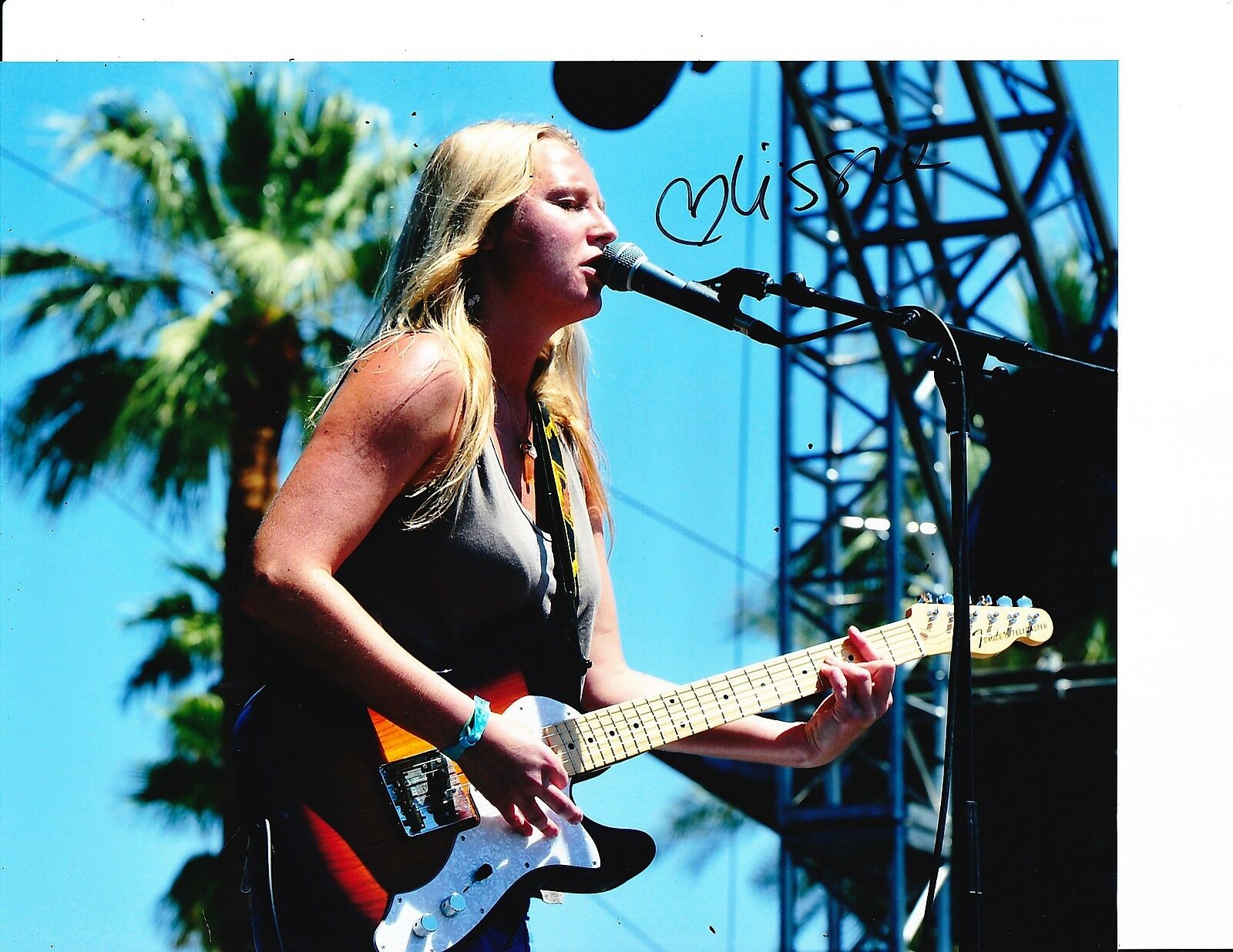 LISSIE SIGNED OUTDOOR CONCERT 8X10 Collectible Memorabilia | Autographia