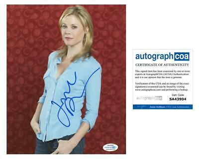 Julie Bowen "Modern Family" AUTOGRAPH Signed 'Claire Dunphy' 8x10 Photo ...