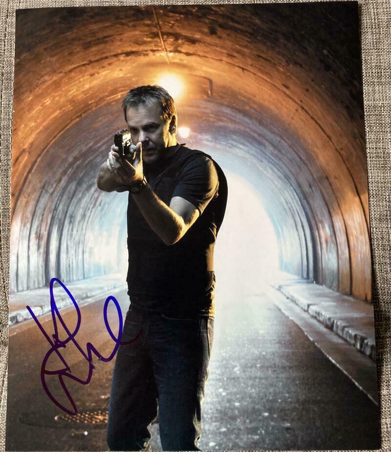 KIEFER SUTHERLAND SIGNED AUTOGRAPH CLASSIC 24 ACTION POSE 8x10 PHOTO ...
