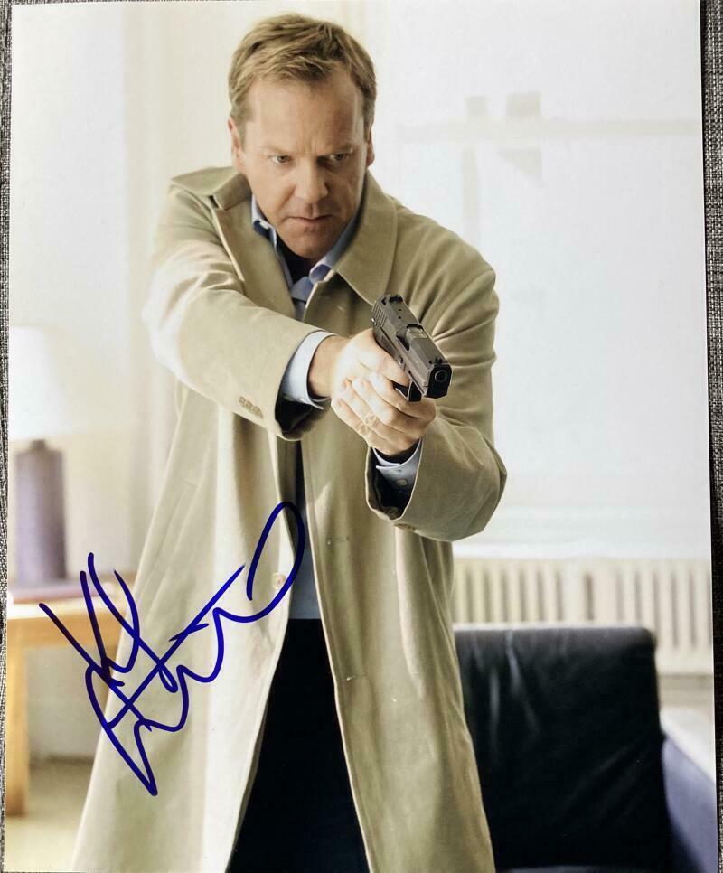 KIEFER SUTHERLAND SIGNED AUTOGRAPH CLASSIC 24 ACTION POSE 8x10 PHOTO ...