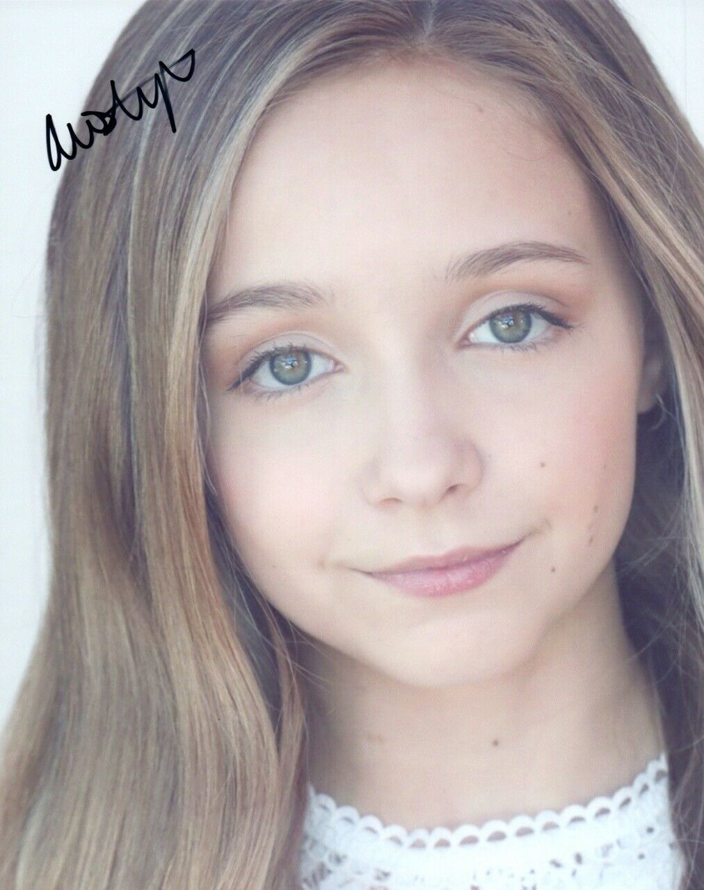 Austyn Johnson Signed Autographed 8x10 Photo The Greatest Showman ...