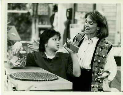 Danny Ponce Valerie Harper 1986 Original Press 7x9 Photo | Autographia