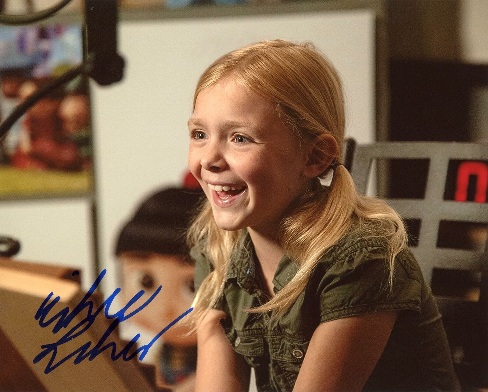 Elsie Fisher "Despicable Me" AUTOGRAPH Signed 8x10 Photo B ACOA ...