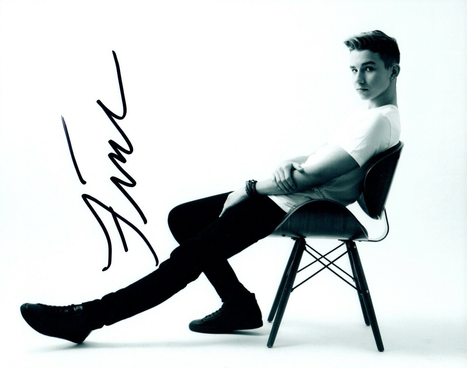 Finn Matthews Signed Autographed 8x10 Photo Child Actor & Musician COA ...