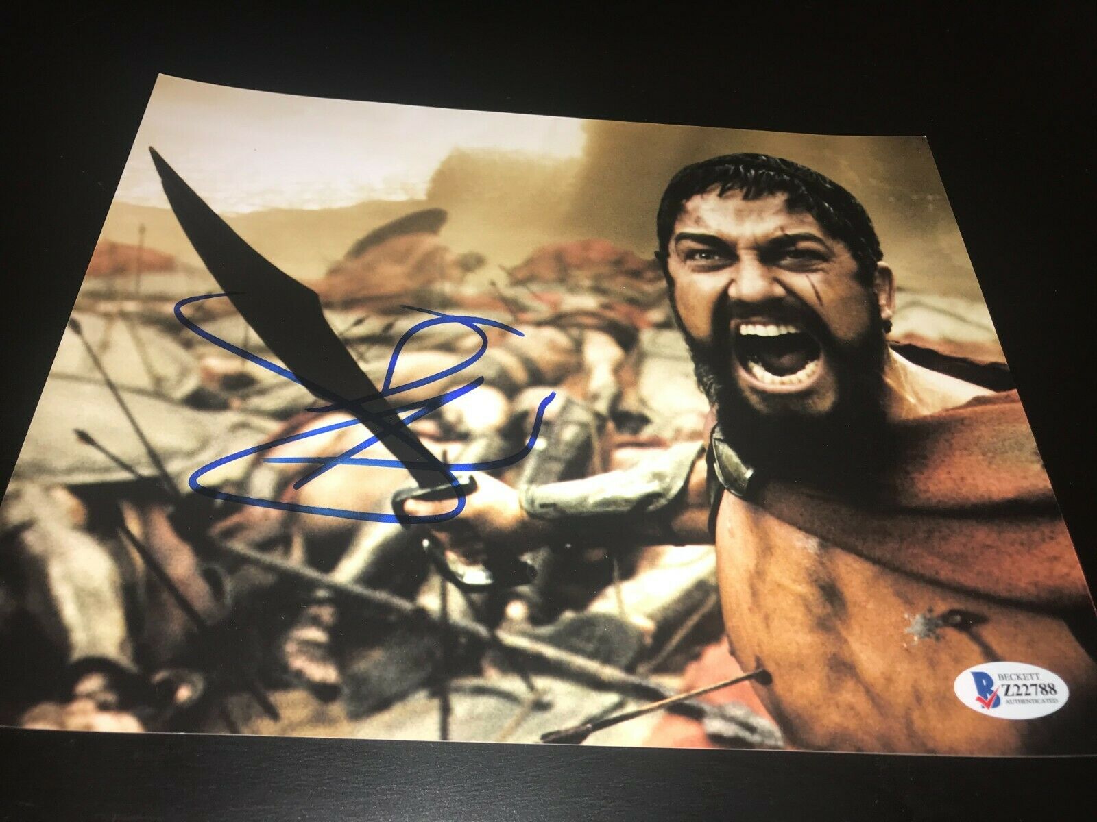 GERARD BUTLER SIGNED AUTOGRAPH 8x10 PHOTO 300 ACTION SHOT MOVIE BECKETT ...