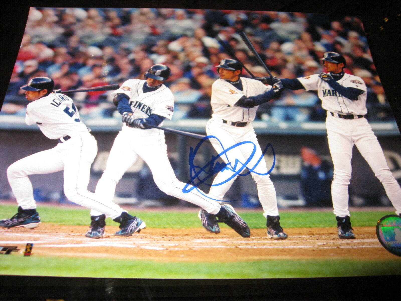 ICHIRO SUZUKI SIGNED AUTOGRAPH 8x10 PHOTO NEW YORK YANKEES MARINERS ...