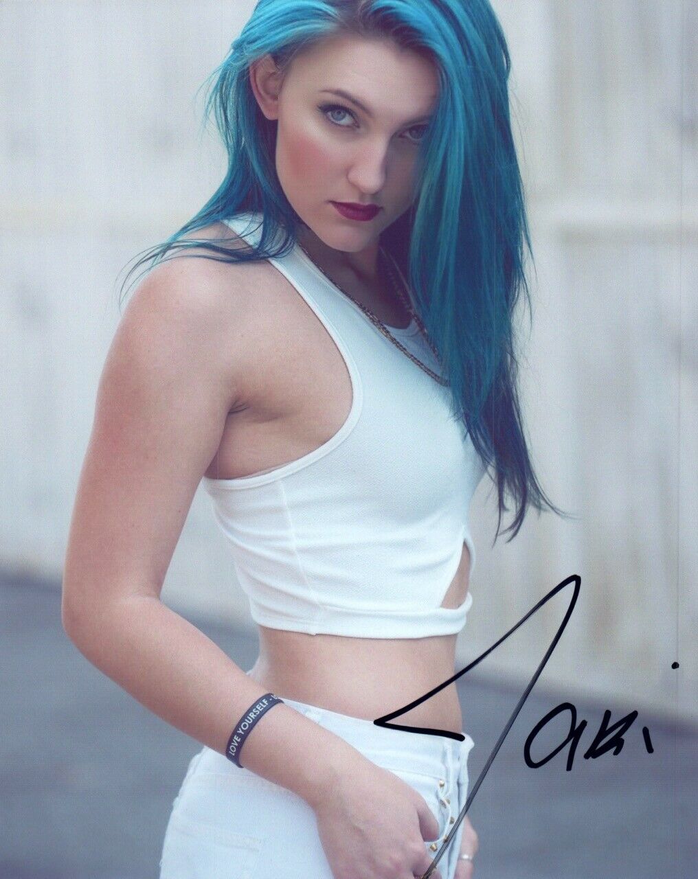 Jaki Nelson Signed Autographed 8x10 Photo Actress Musician COA | Autographia