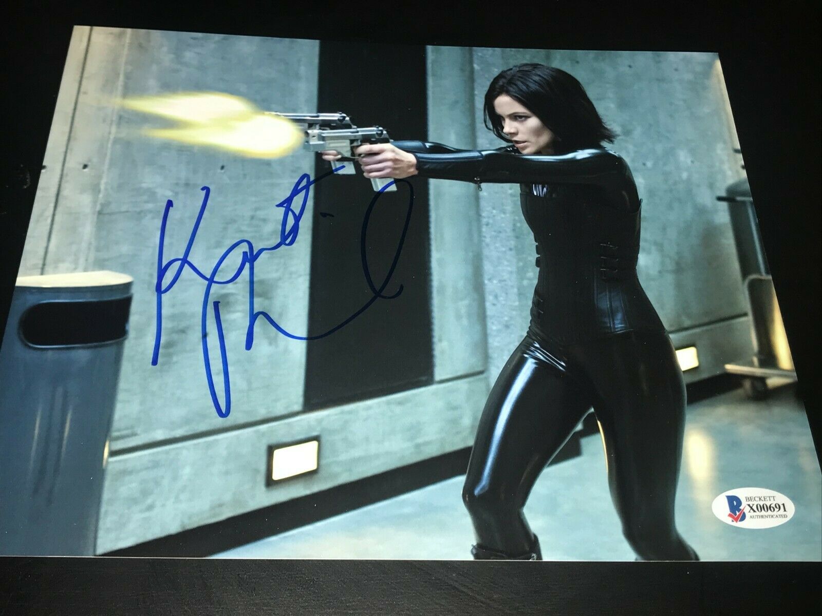 KATE BECKINSALE SIGNED AUTOGRAPH 8x10 PHOTO UNDERWORLD ACTION SHOT ...