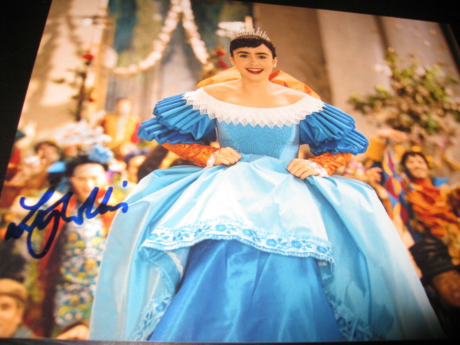 LILY COLLINS SIGNED AUTOGRAPH 8x10 PHOTO SNOW WHITE IN PERSON COA PROMO ...
