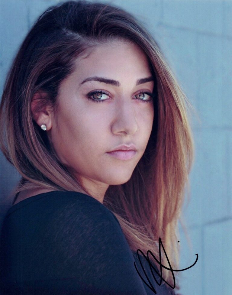 Marielle Scott Signed Autograph 8x10 Photo LADY BIRD Actress COA ...