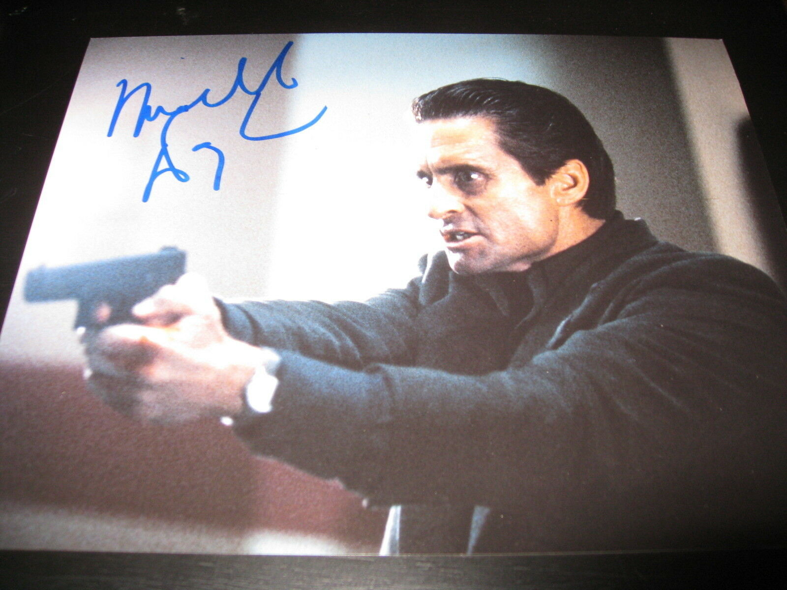 MICHAEL DOUGLAS SIGNED AUTOGRAPH 8x10 PHOTO ACTION SHOT PROMO IN PERSON ...
