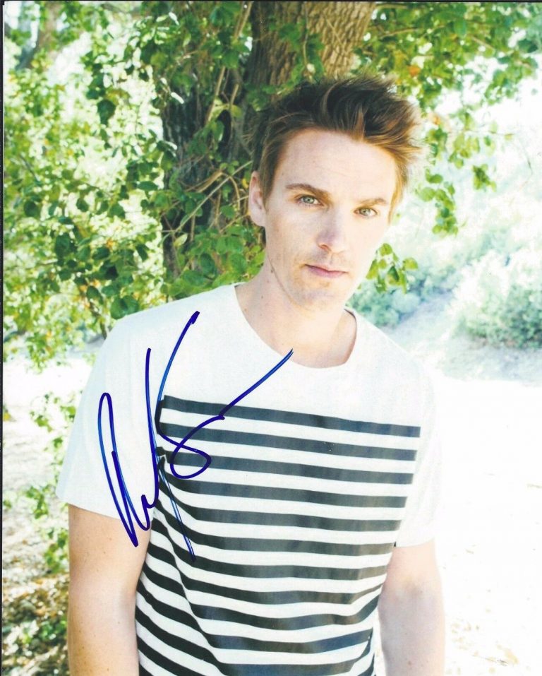 Riley Smith Signed Autographed 8x10 Photo Nashville 90210 Handsome ...