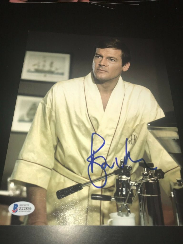 ROGER MOORE SIGNED AUTOGRAPH 8x10 PHOTO JAMES BOND SEAN CONNERY BECKETT ...