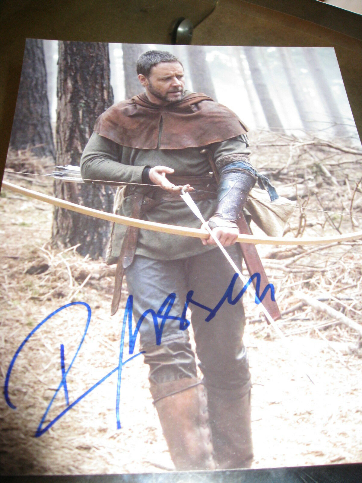RUSSELL CROWE SIGNED AUTOGRAPH 8x10 PHOTO ROBINHOOD PROMO BOW ARROW ...