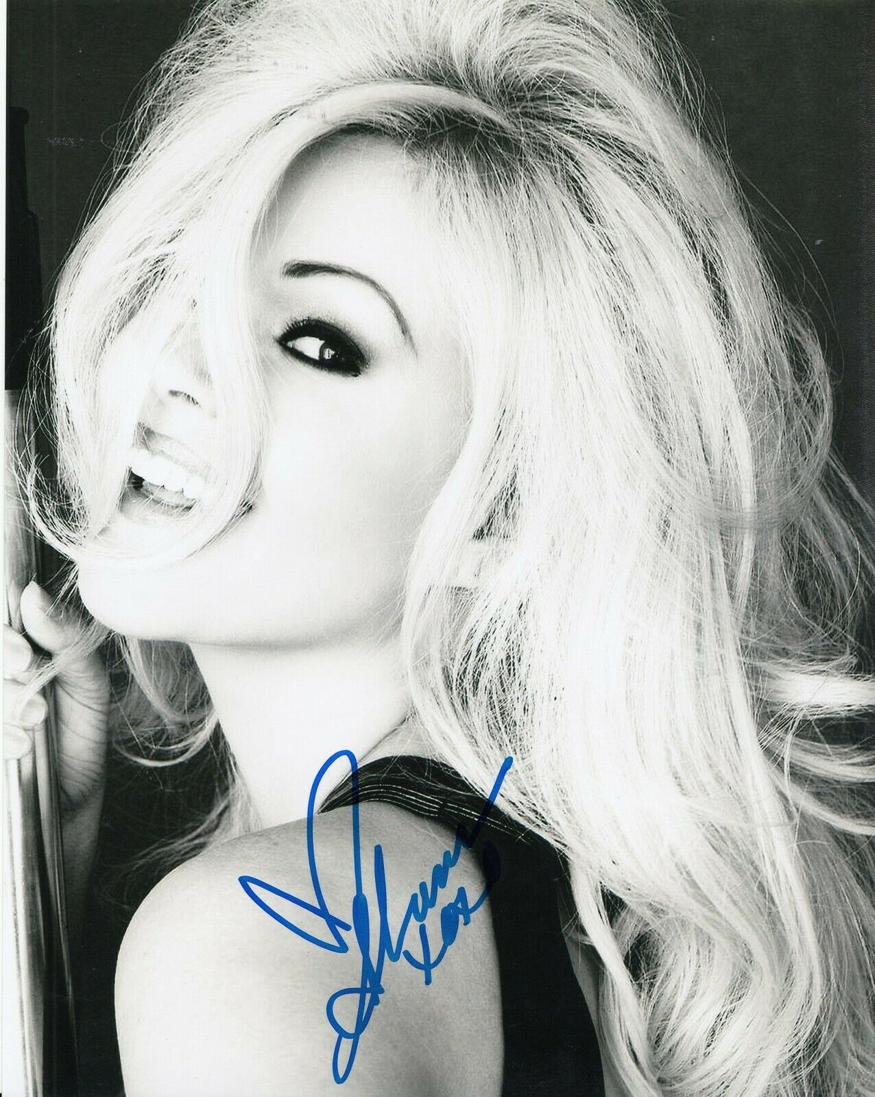 SHANNA MOAKLER signed (THE WEDDING SINGER) Sexy actress 8X10 photo W ...