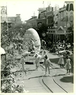 Walt Disney World Easter Parade 1987 TV Press 8X10 photo | Autographia