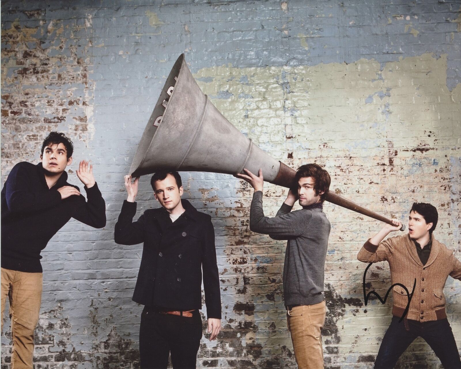 EZRA KOENIG SIGNED VAMPIRE WEEKEND 8X10 PHOTO | Autographia