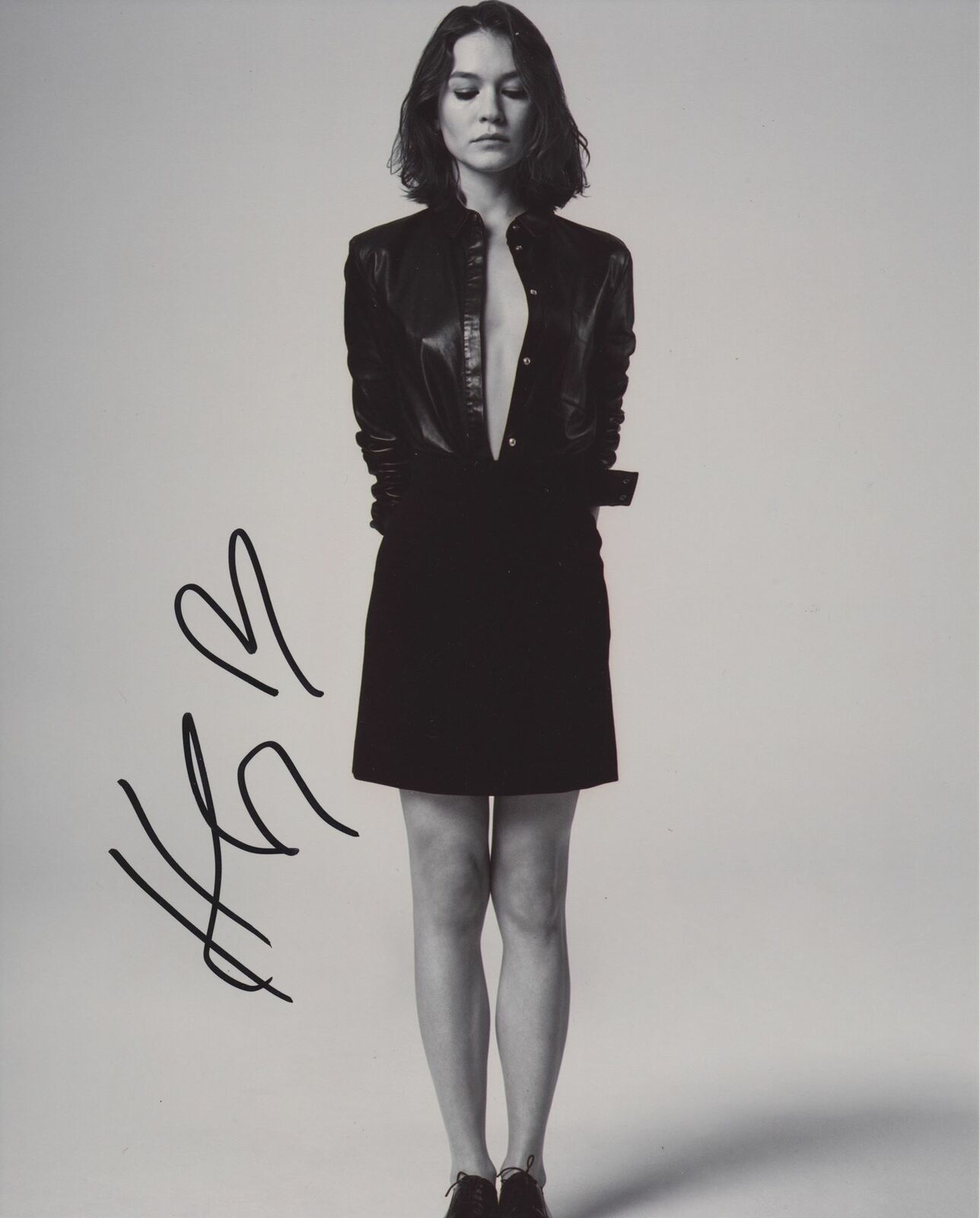 HANNAH GROSS SIGNED 8X10 PHOTO | Autographia