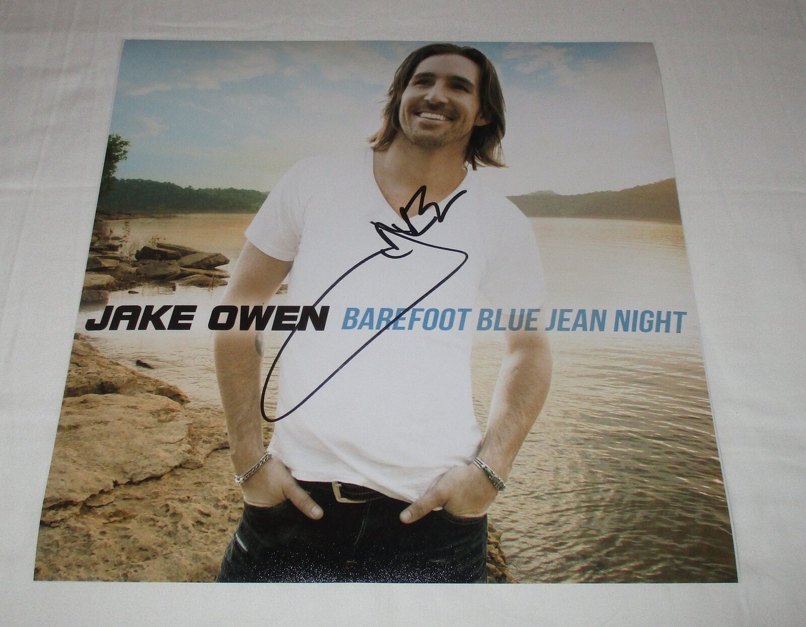 JAKE OWEN SIGNED BAREFOOT BLUE JEAN NIGHT 12X12 PHOTO | Autographia