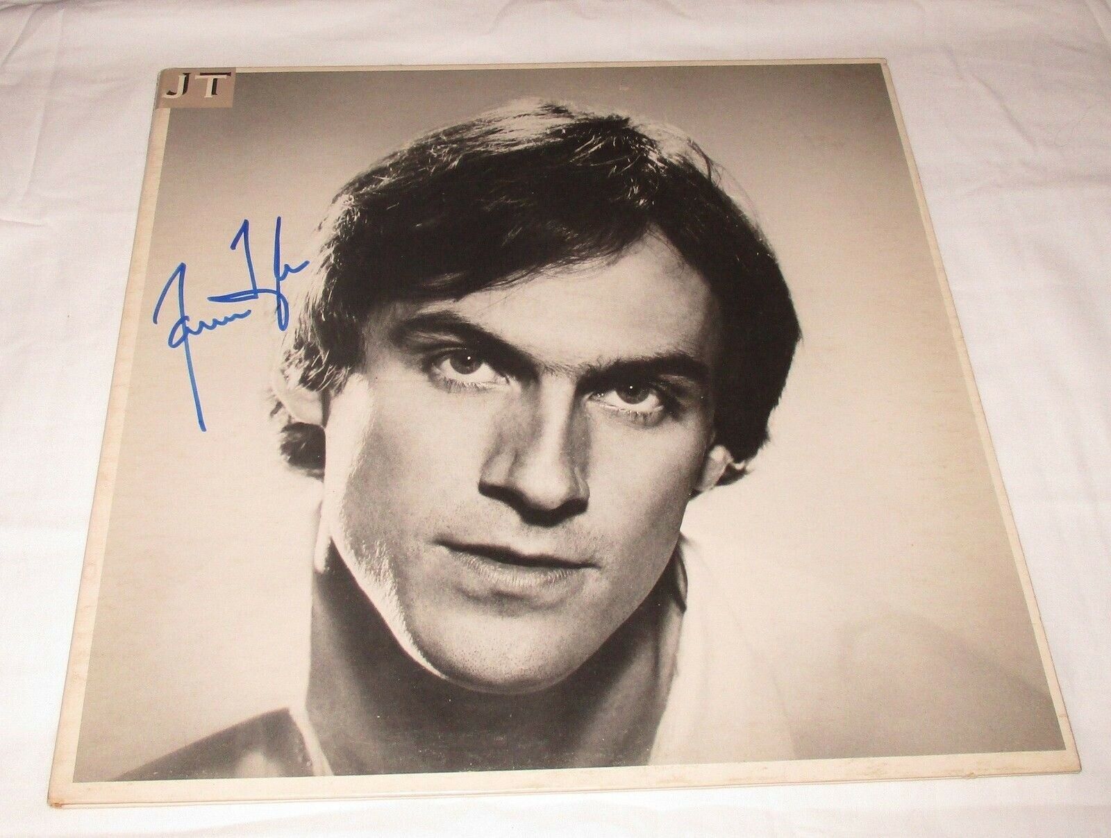 JAMES TAYLOR SIGNED JT VINYL RECORD | Autographia