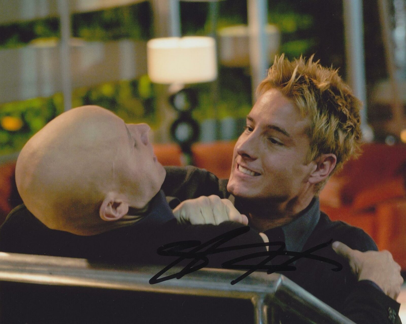 JUSTIN HARTLEY SIGNED SMALLVILLE 8X10 PHOTO | Autographia