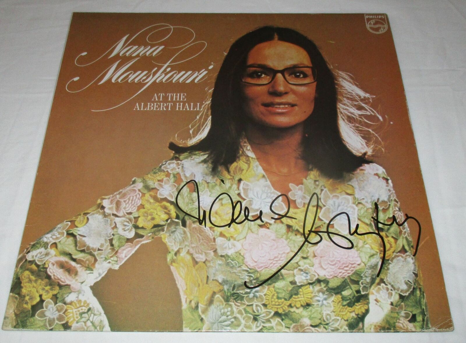 NANA MOUSKOURI SIGNED AT THE ALBERT HALL VINYL RECORD | Autographia