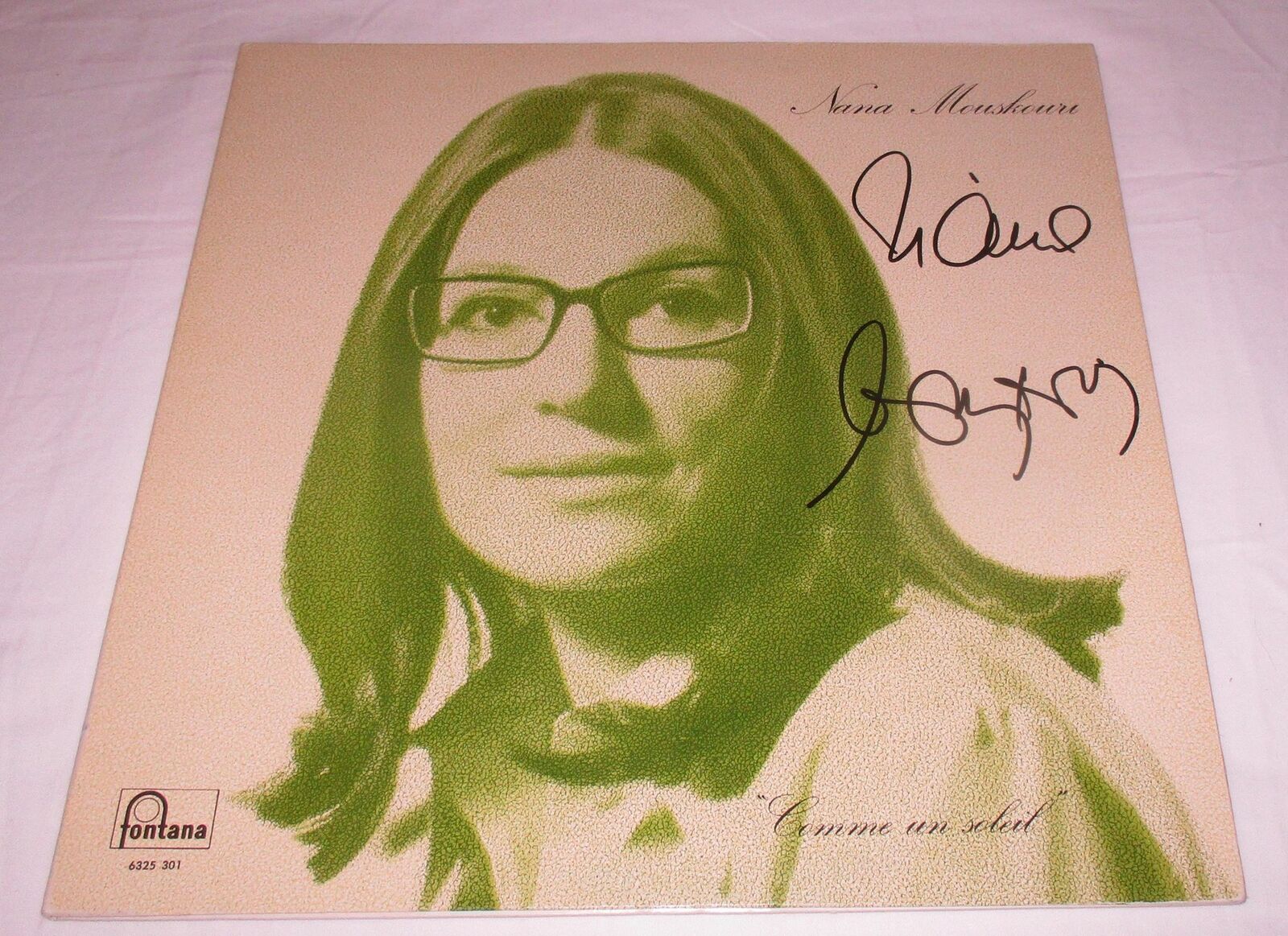 NANA MOUSKOURI SIGNED COMME UN SOLEIL VINYL RECORD - Autographia