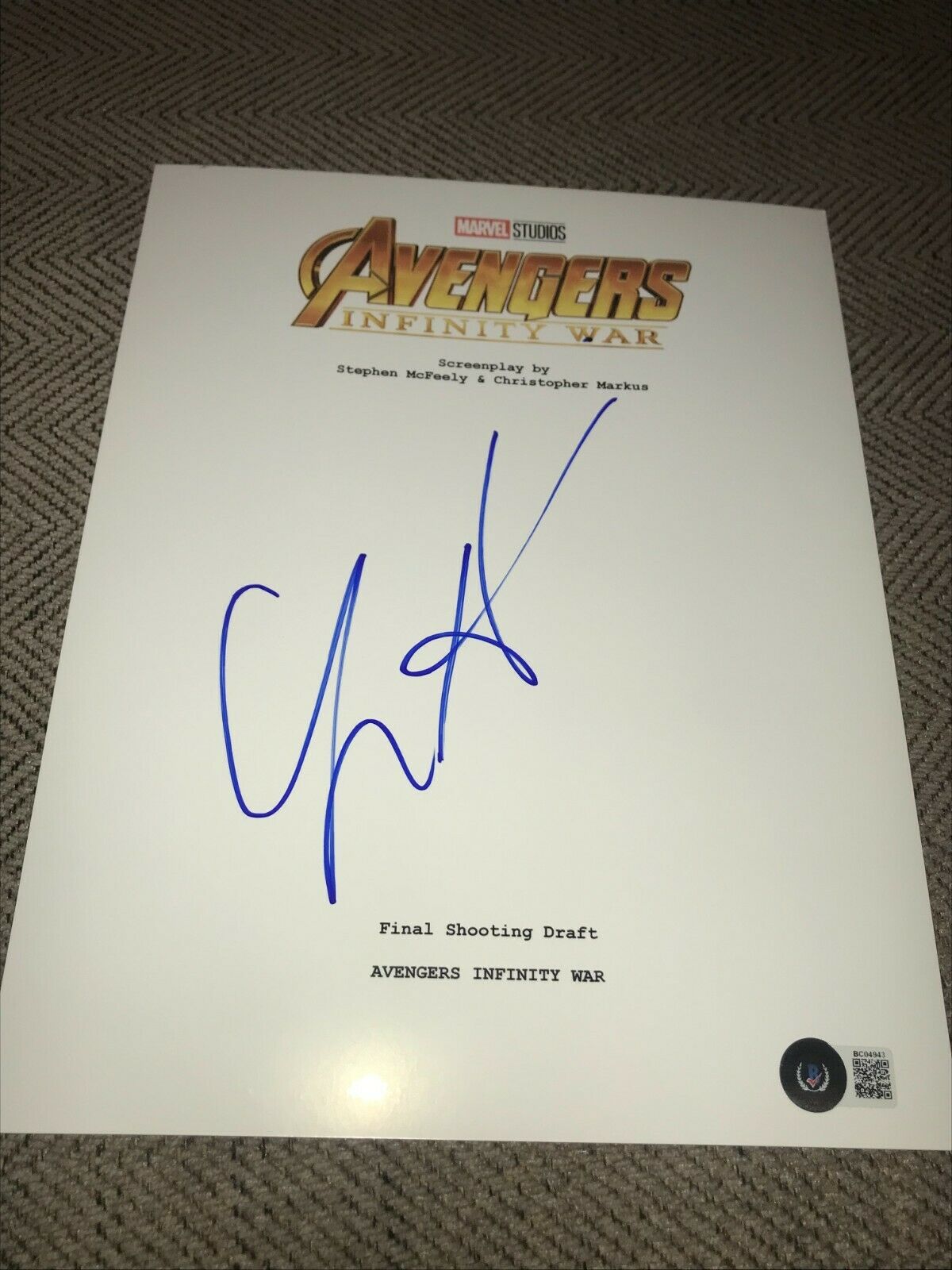 CHRIS HEMSWORTH SIGNED AUTOGRAPH MOVIE SCRIPT AVENGERS INFINITY WAR ...