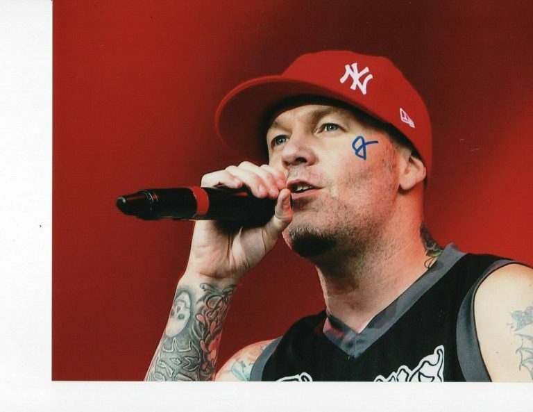 FRED DURST RED BACKGROUND LIMP BIZKIT SIGNED 8X10 | Autographia